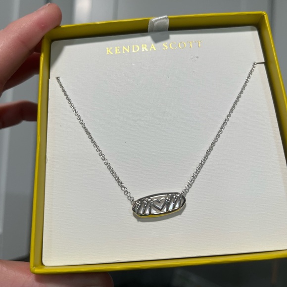 Kendra Scott | Jewelry | Nwt Kendra Scott Mom Script Pendant Necklace ...